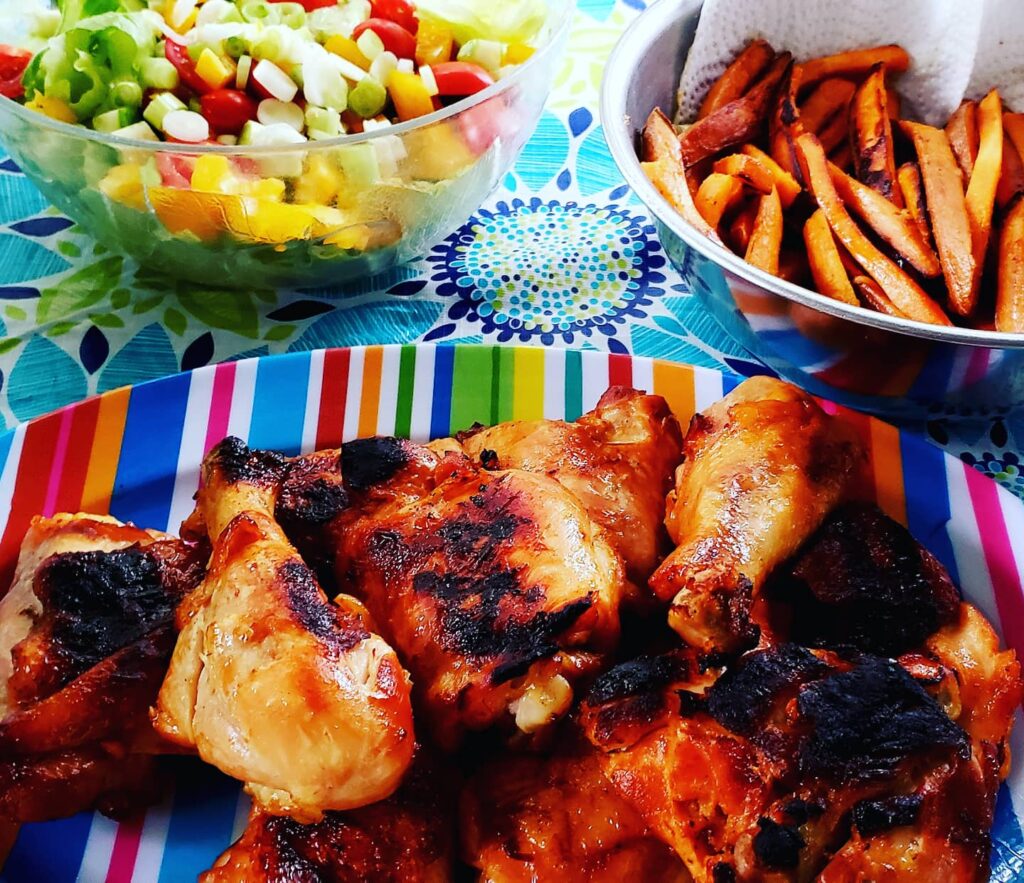 Pilons de poulet à la Sriracha et frites de patates douces - Les ...