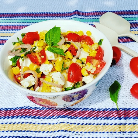 Salade de tomates, maïs et féta - Les Saveurs de Marie